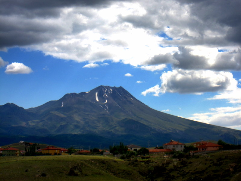 Mount Hasan (3268 m)