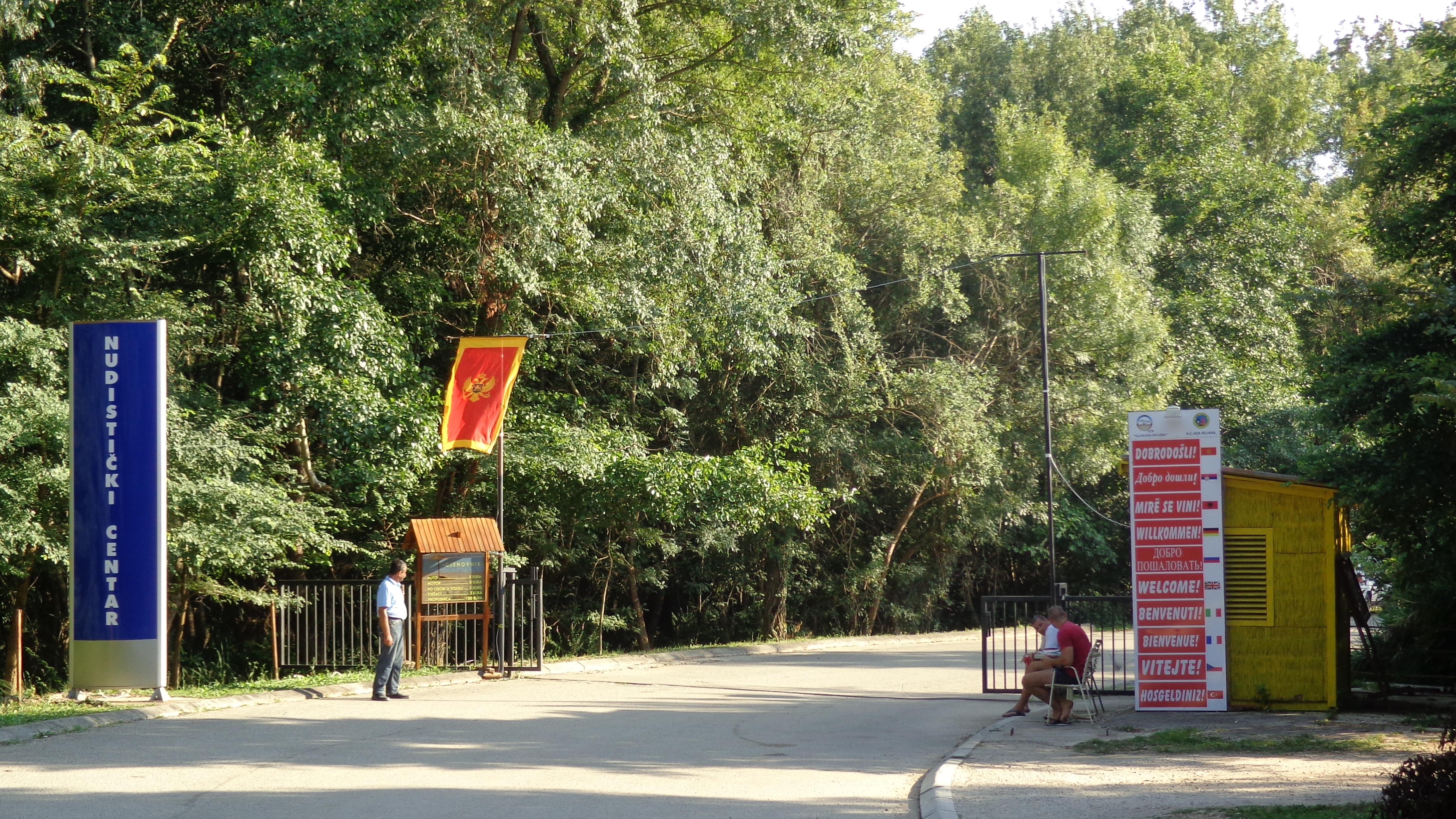 Turnpike and guards' booth