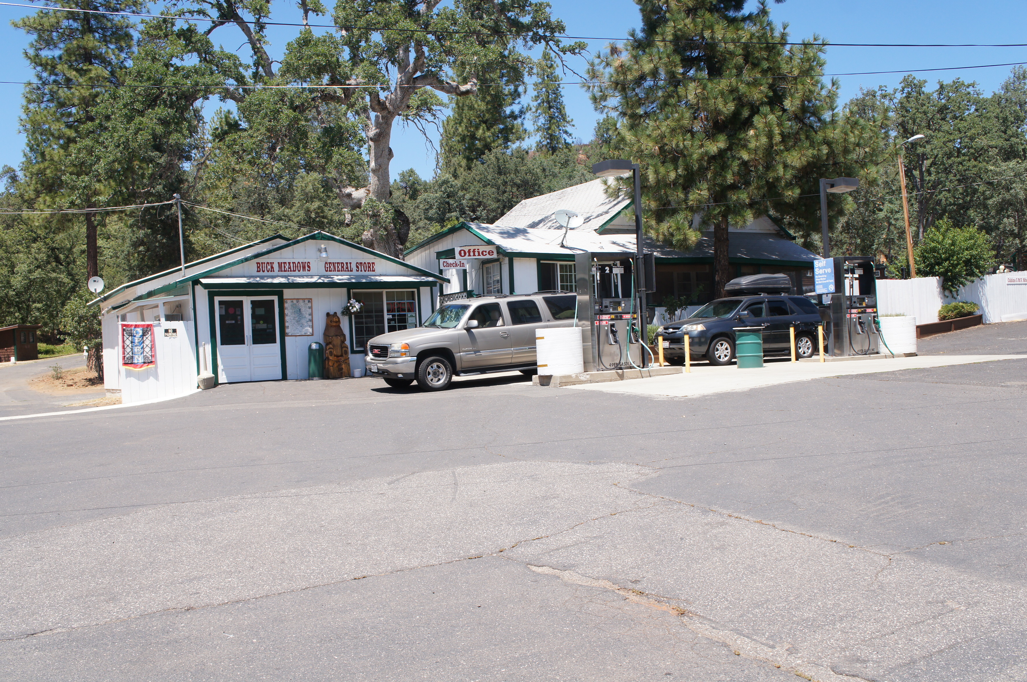Buck Meadows General Store (Yosemite Ridge)