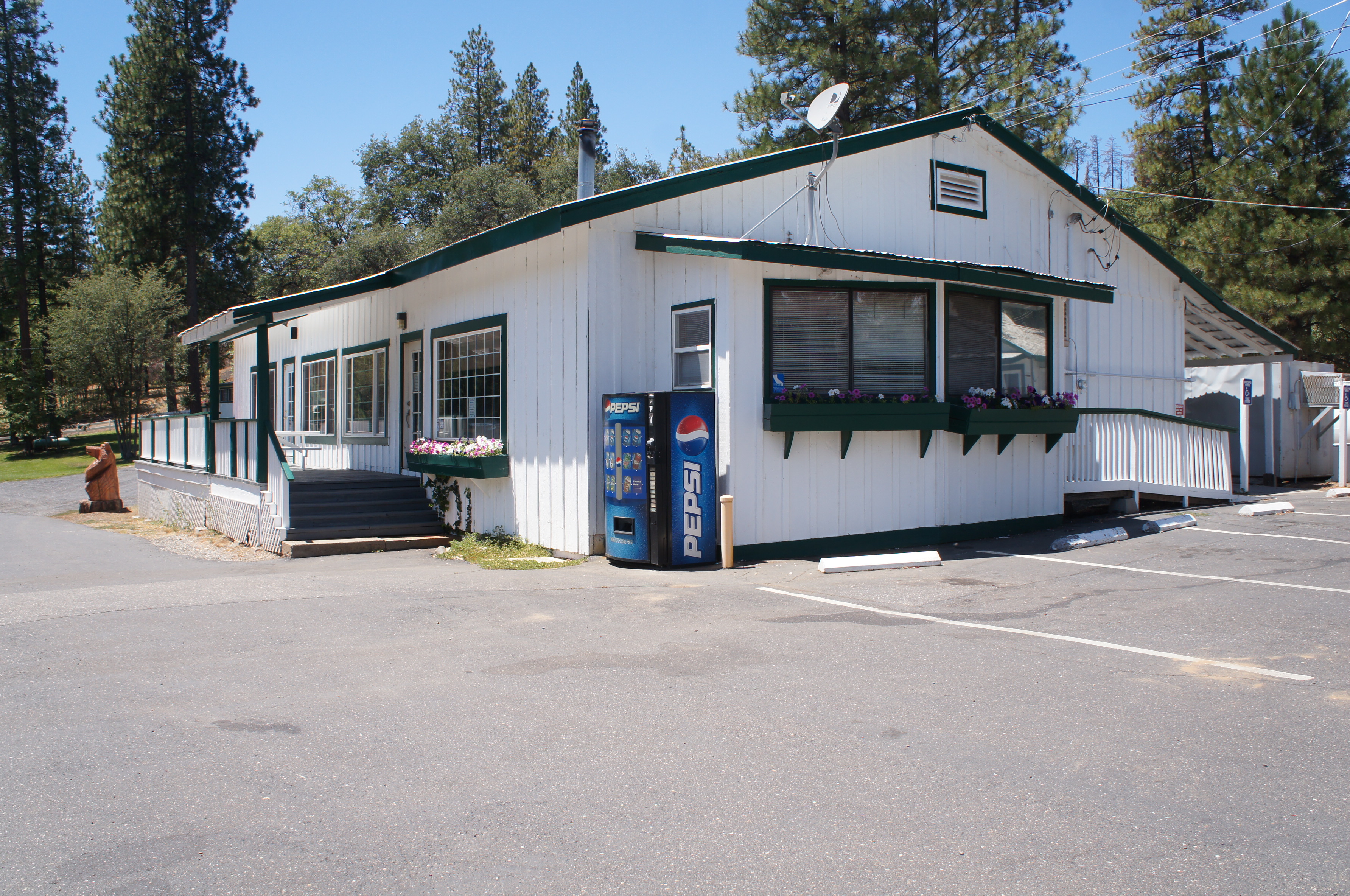 Buck Meadows General Store (Yosemite Ridge)