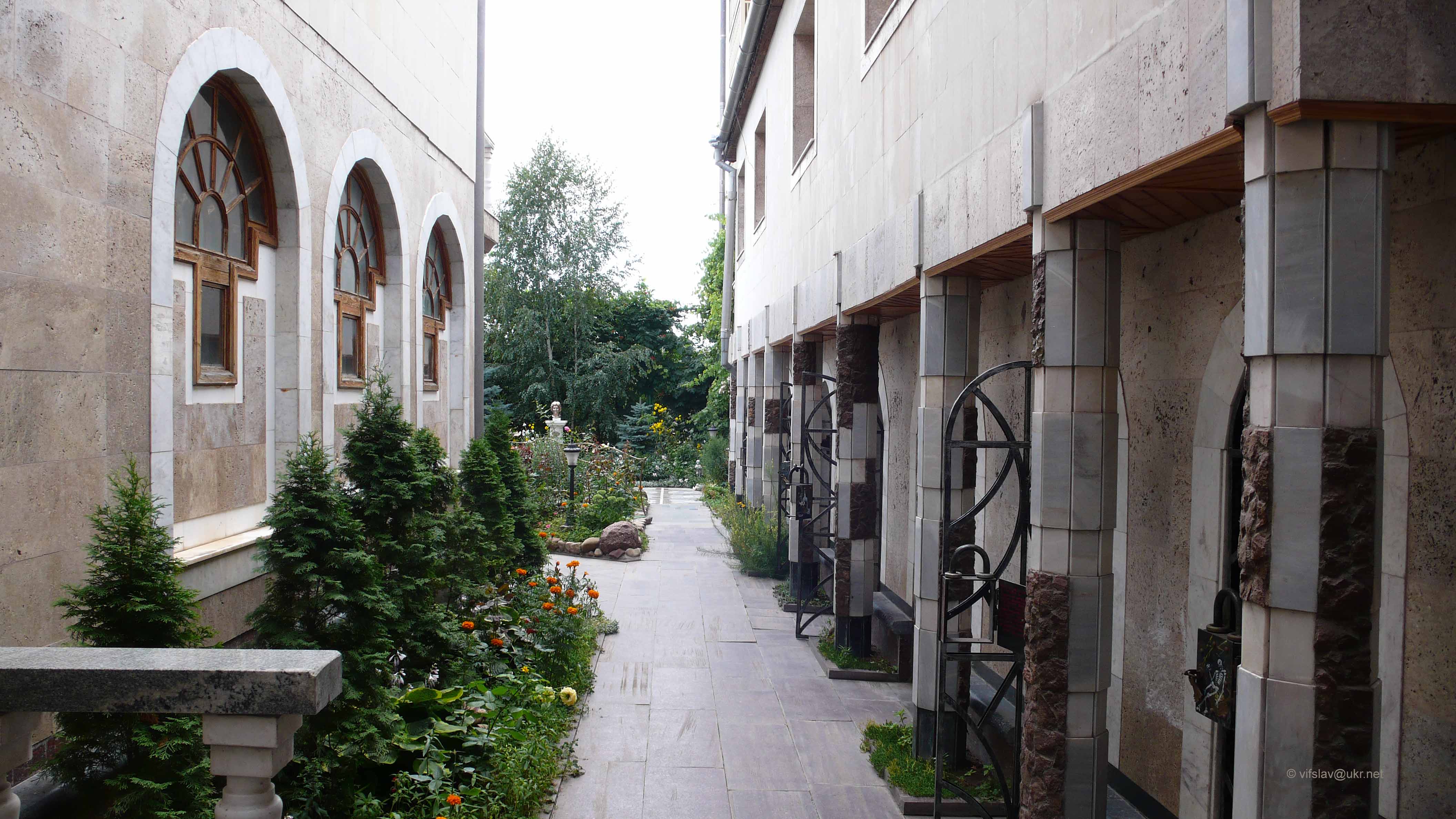 The Butylka hotel and museum - Târnauca