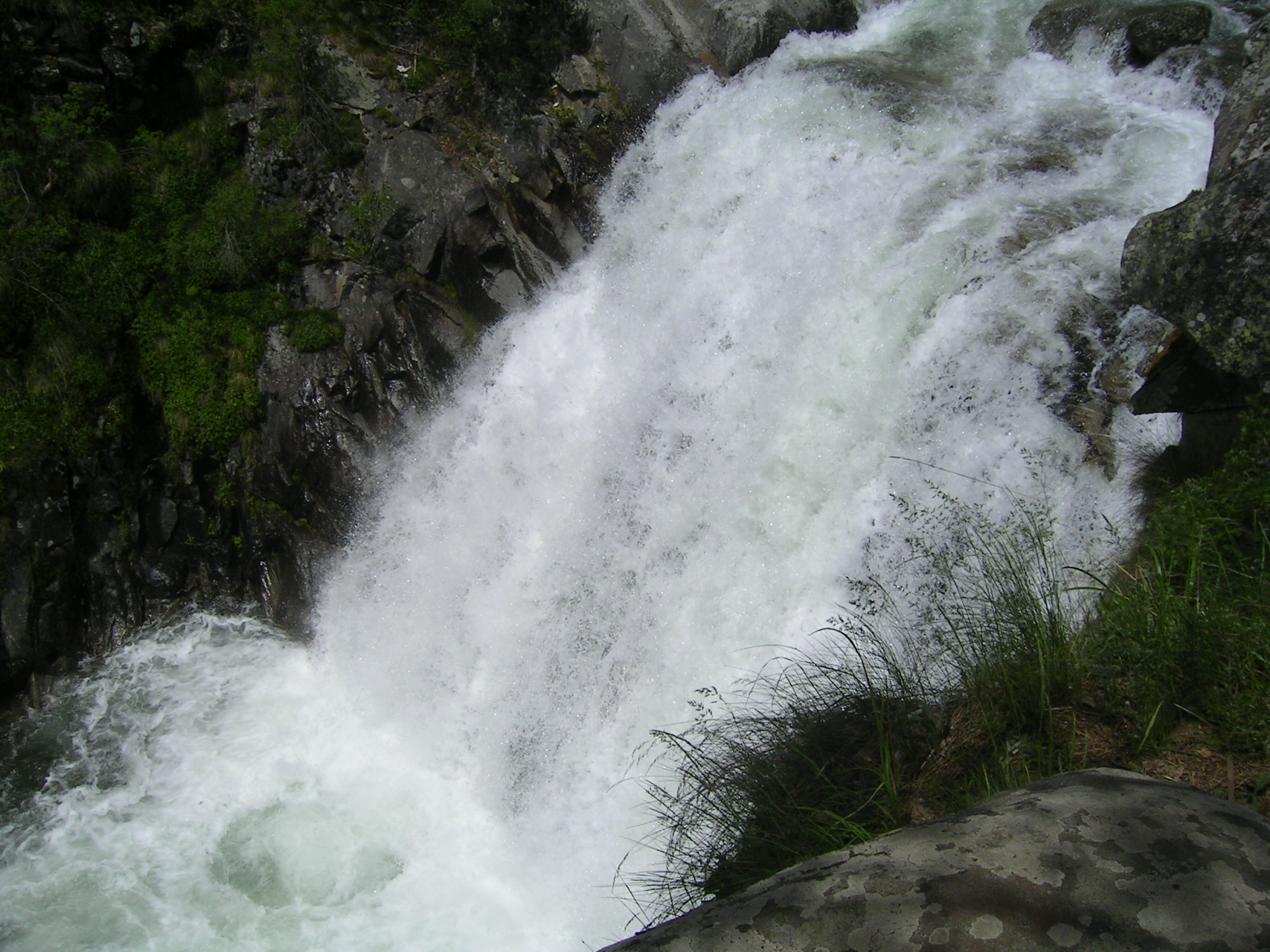 Popinolashki Waterfall