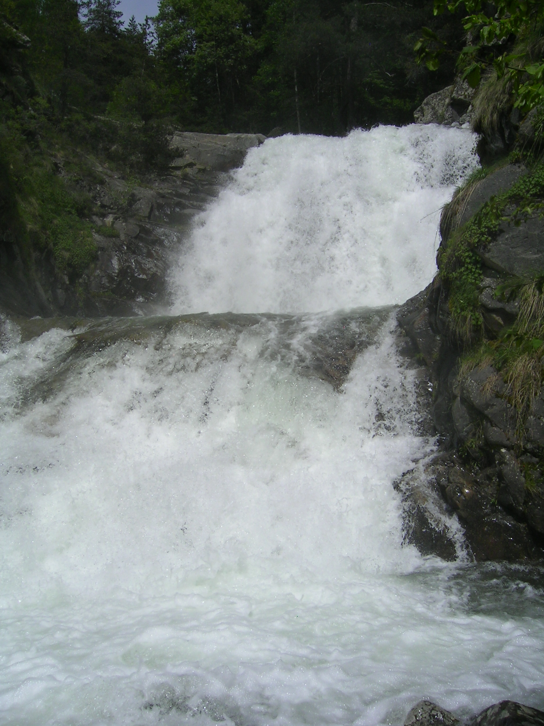 Popinolashki Waterfall