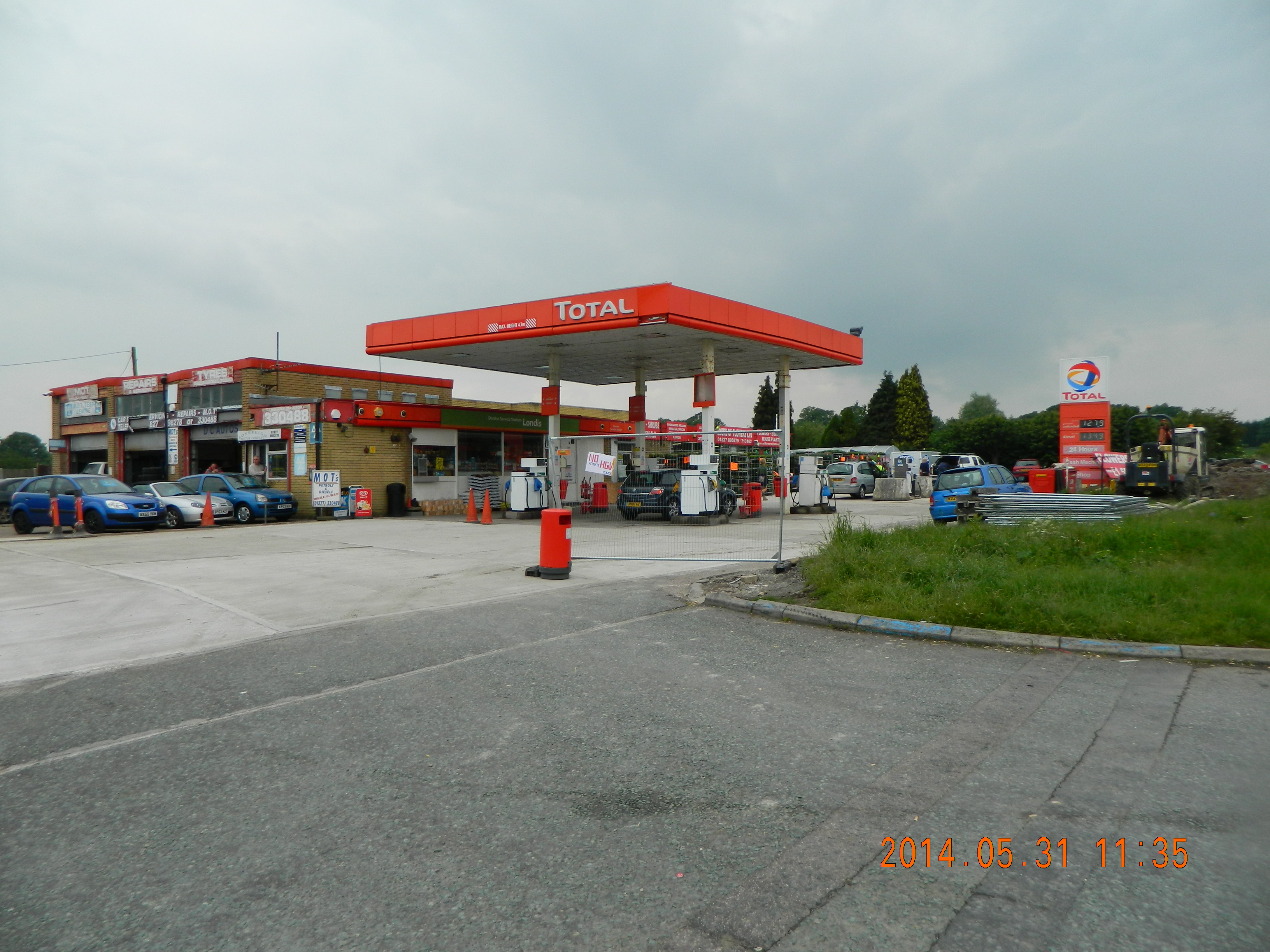 Total Petrol Station, A5 Dordon