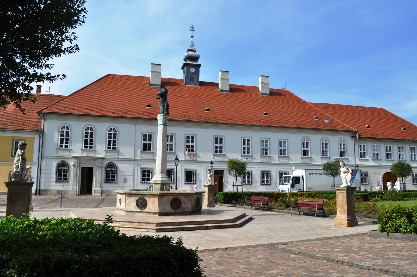 Barátság kútja - Vác | szökőkút, csobogó, szobor (65)