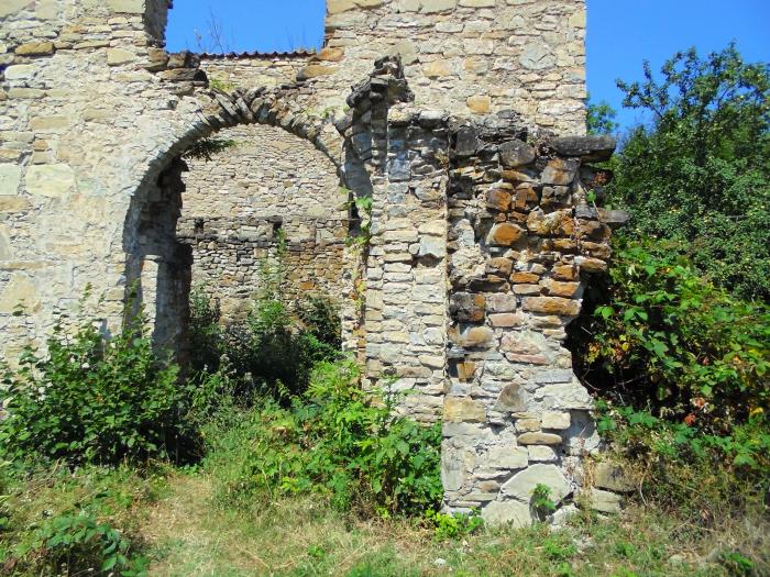 კვეტარას ციხე-ქალაქი და ეკლესია