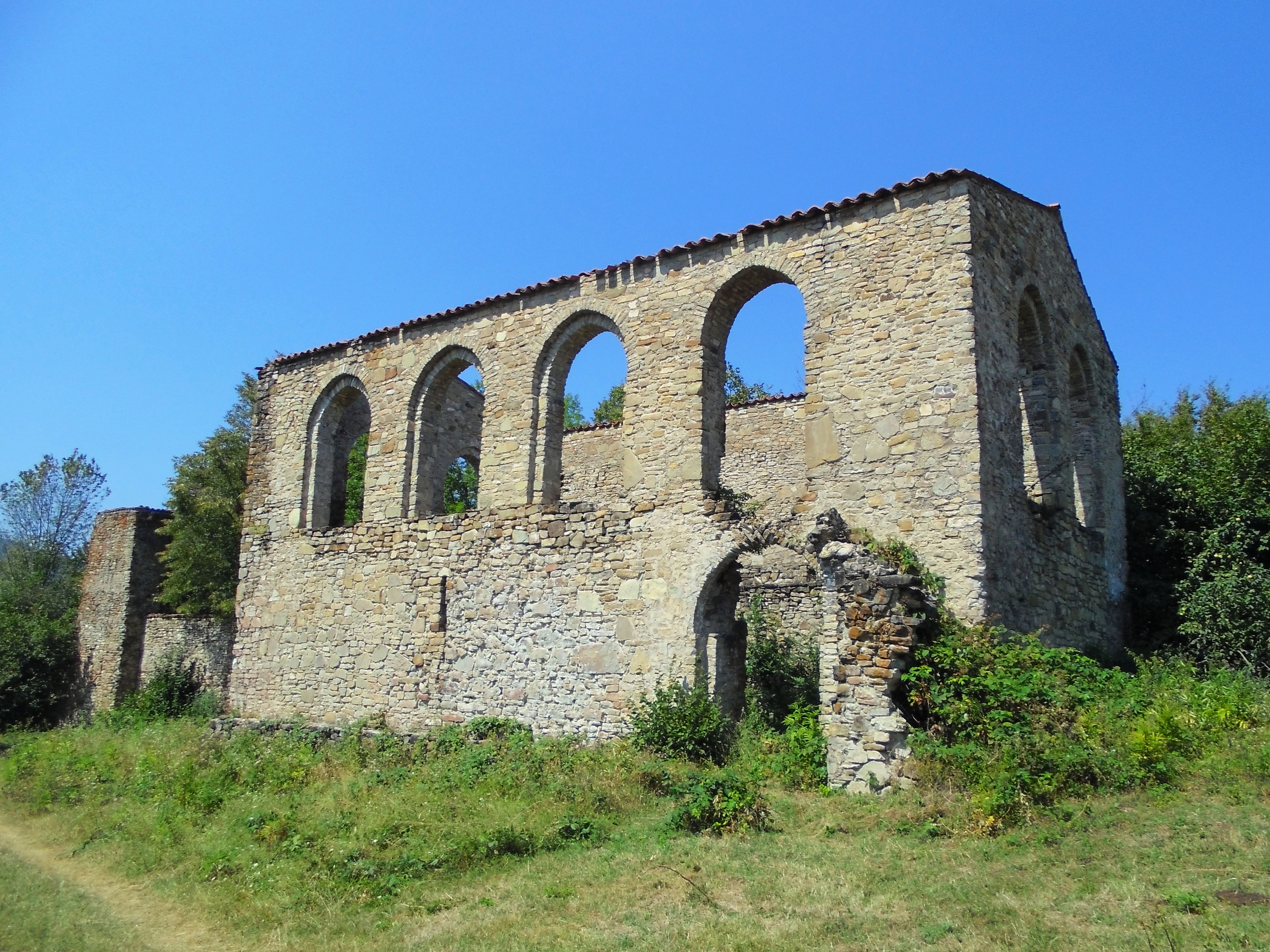 კვეტარას ციხე-ქალაქი და ეკლესია