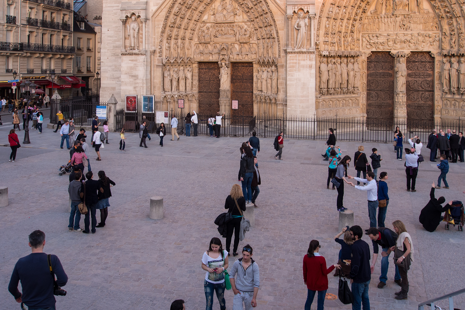 Parvis Notre-Dame - place Jean-Paul-II - Paris (English)