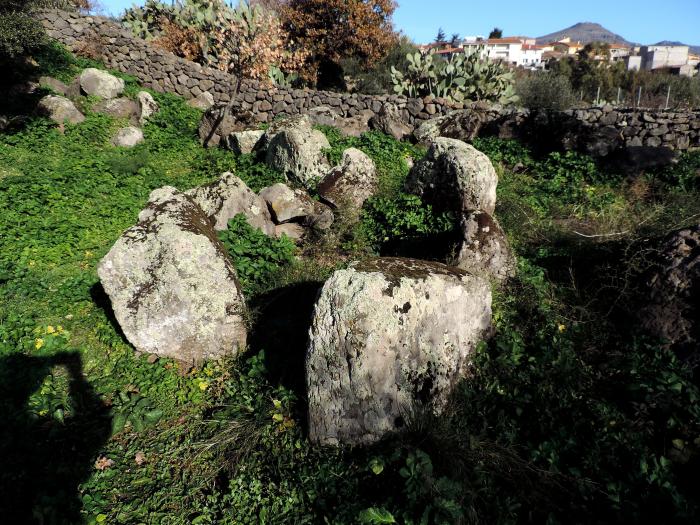 Giant's grave of Noazza I