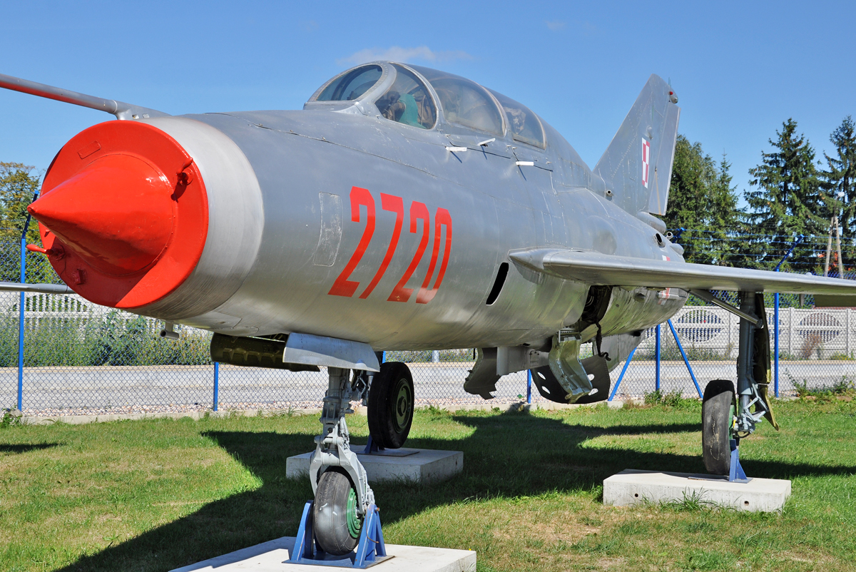 Mikoyan-Gurevich MiG-21U-600 - Dęblin | aircraft on display