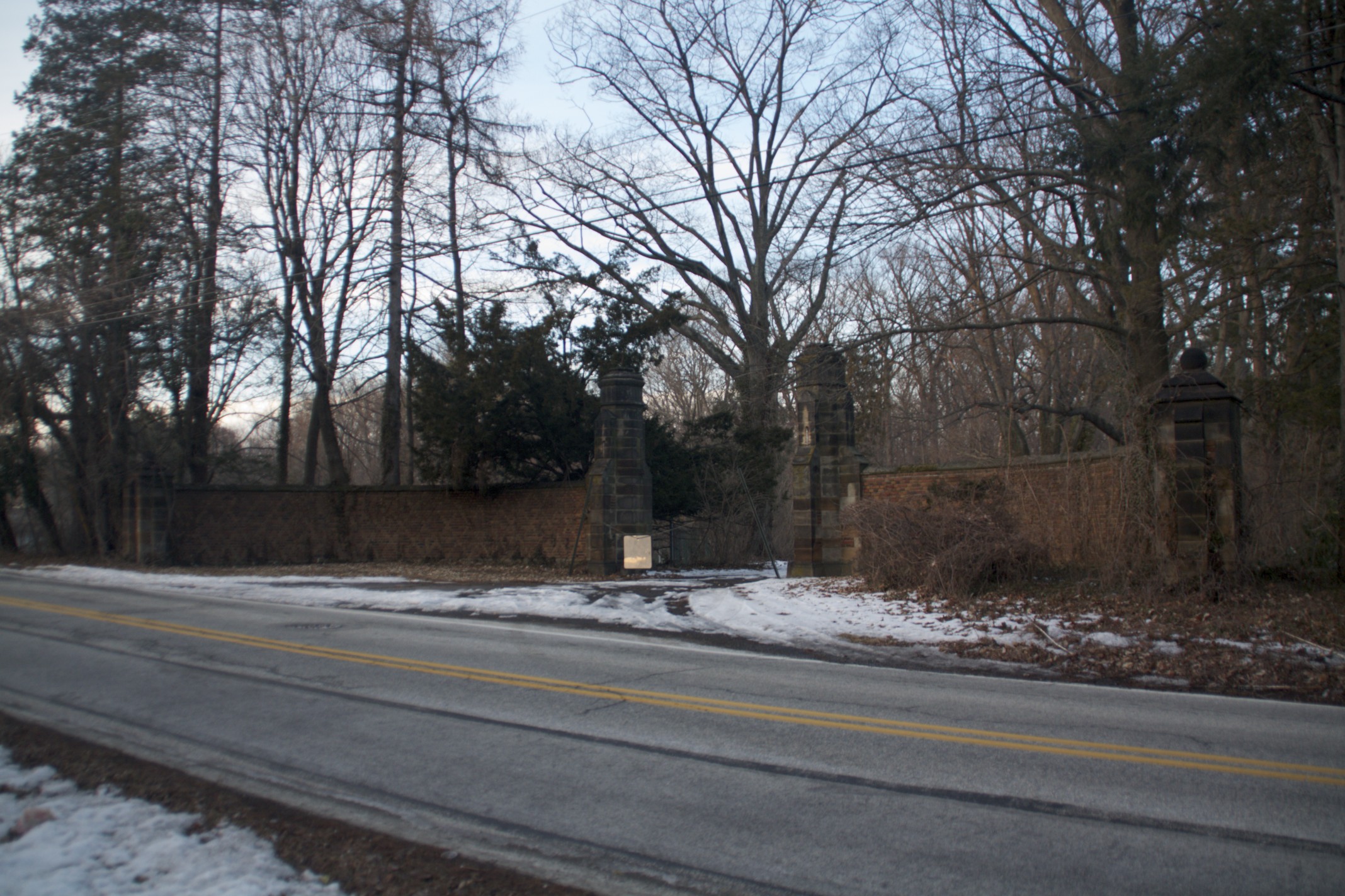 Entrance gates of Ronaele Manor Estate and Driveway