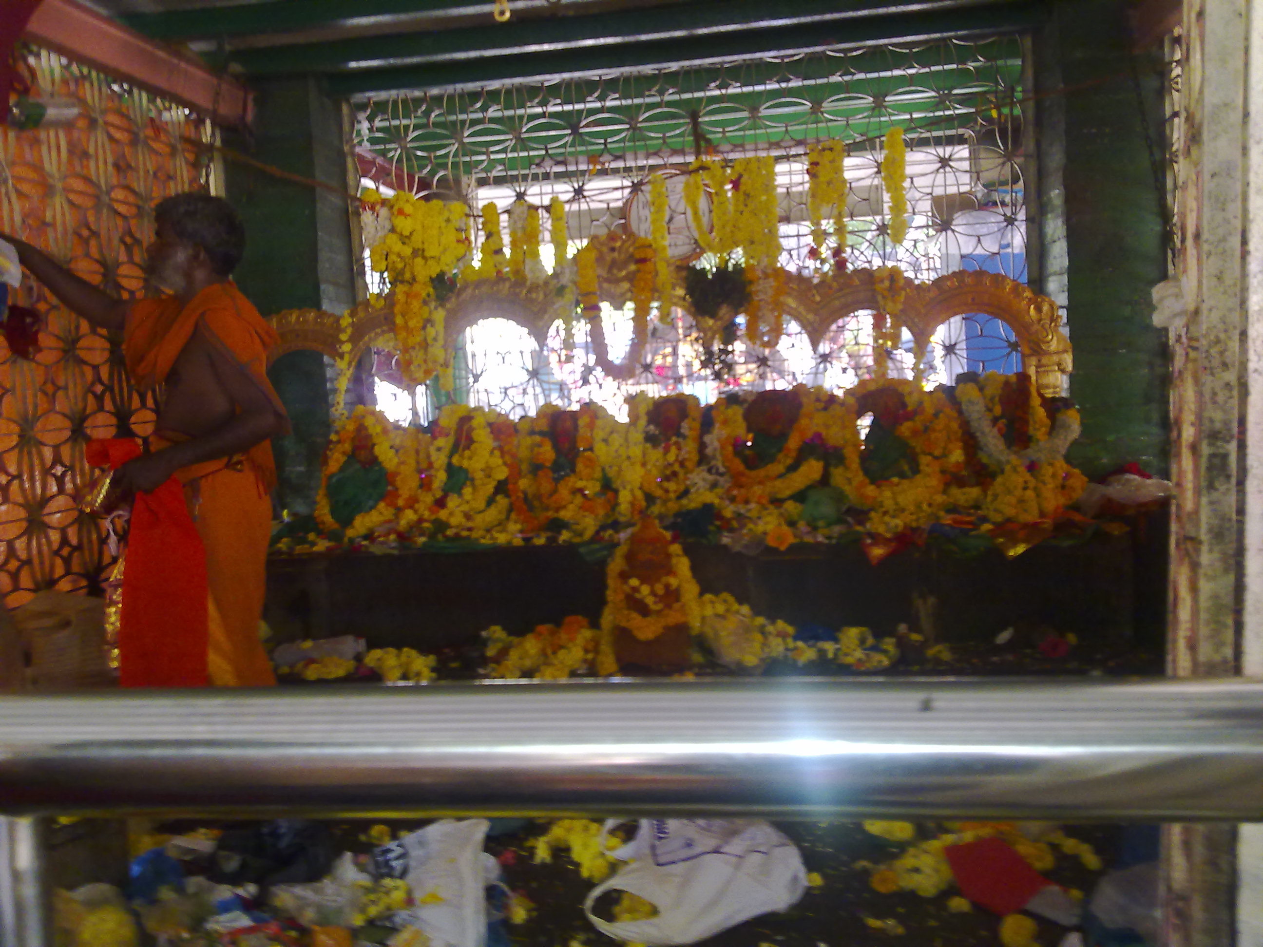 AKKADEVATHALA GUDI POLATHALA