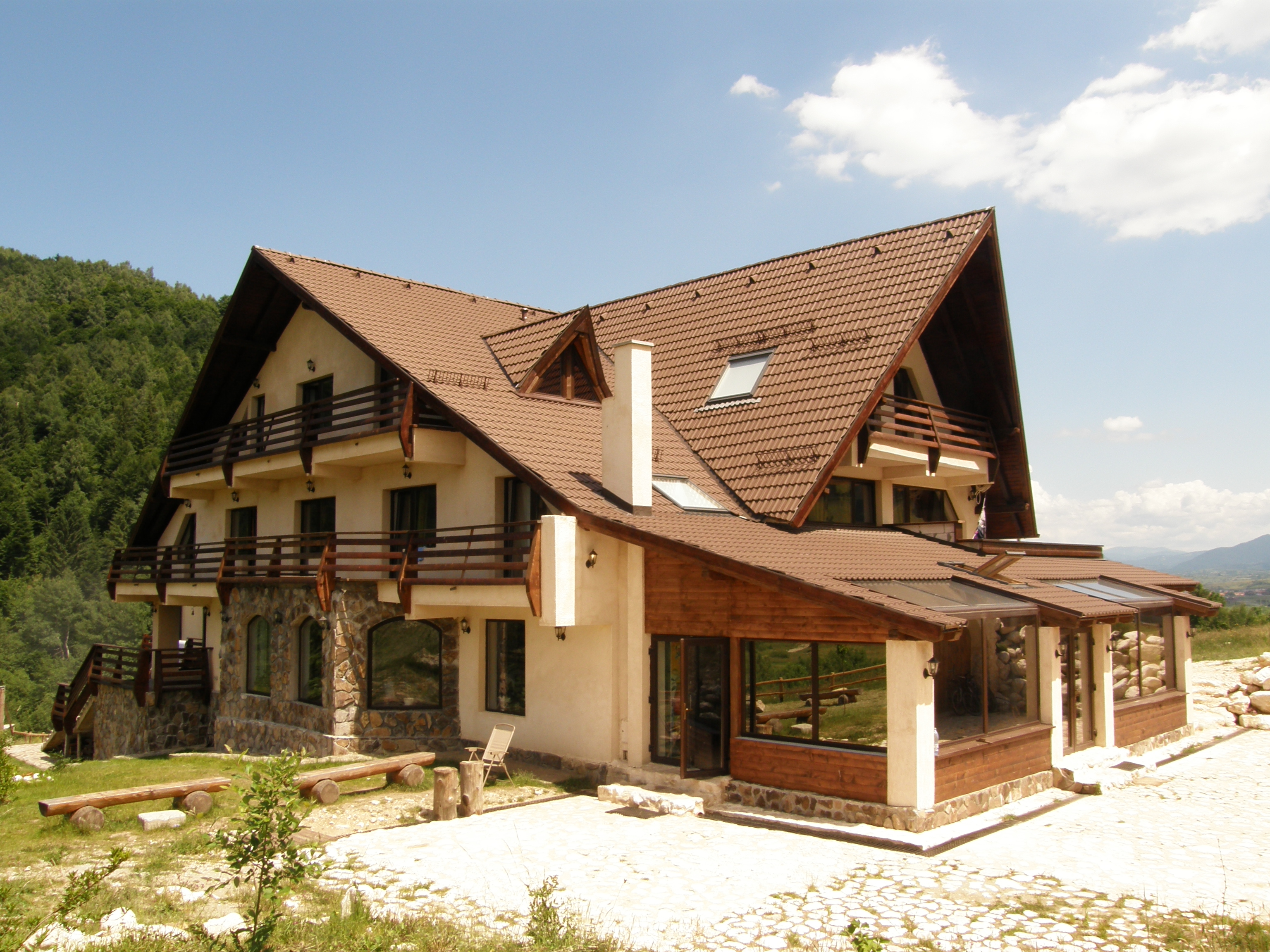 "Taverna Pietrei Craiului" guesthouse