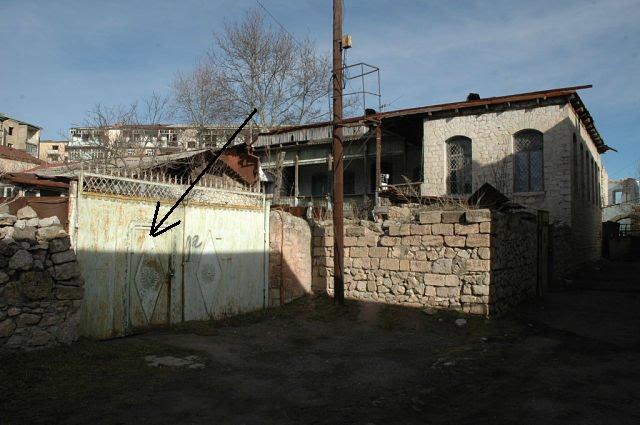 Hasar - Şuşa | gate (en), fence (en)