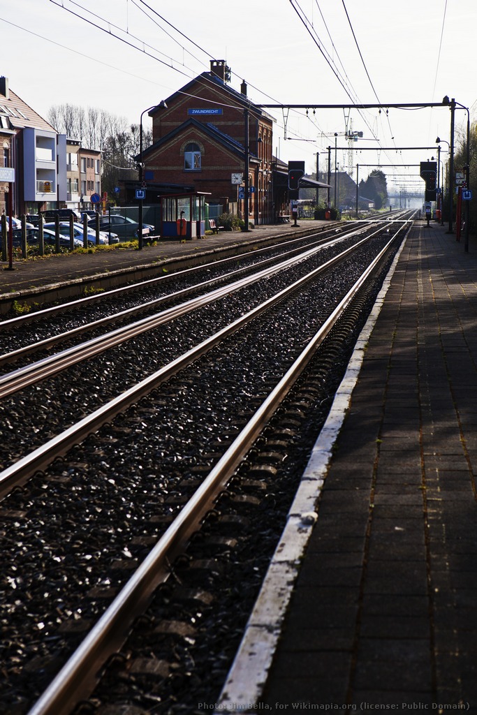 Railway station Zwijndrecht - Zwijndrecht