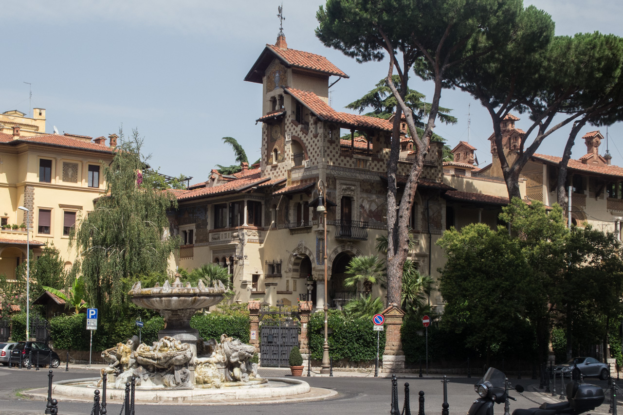Piazza Mincio - Quartiere Coppede - Rome
