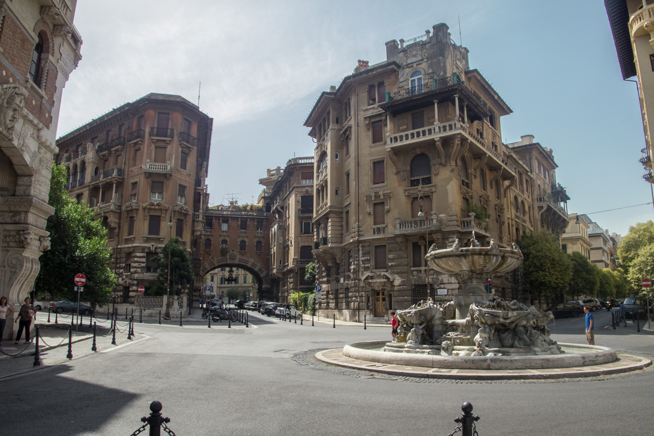 Piazza Mincio - Quartiere Coppede - Rome