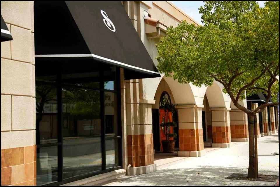 Salmon's Furniture Galleries - Hanford, California