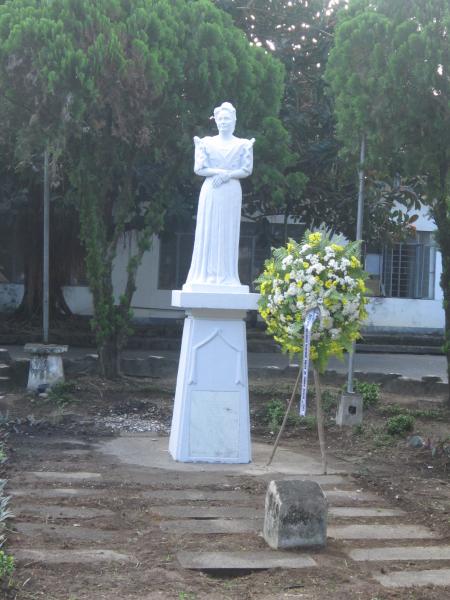 Statue of Doña Aurora Aragon Quezon - Baler