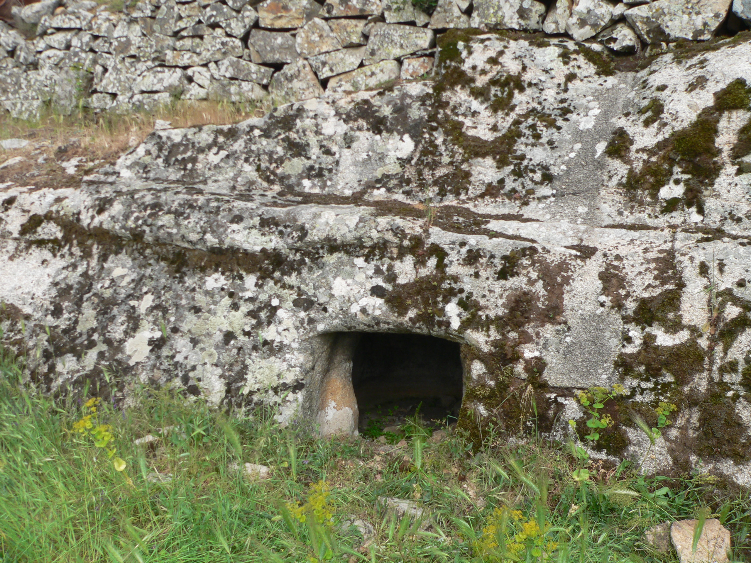 Domus de janas de Frumen de Vidda ou Flumene de Bidda ou Frumine de Bidda I