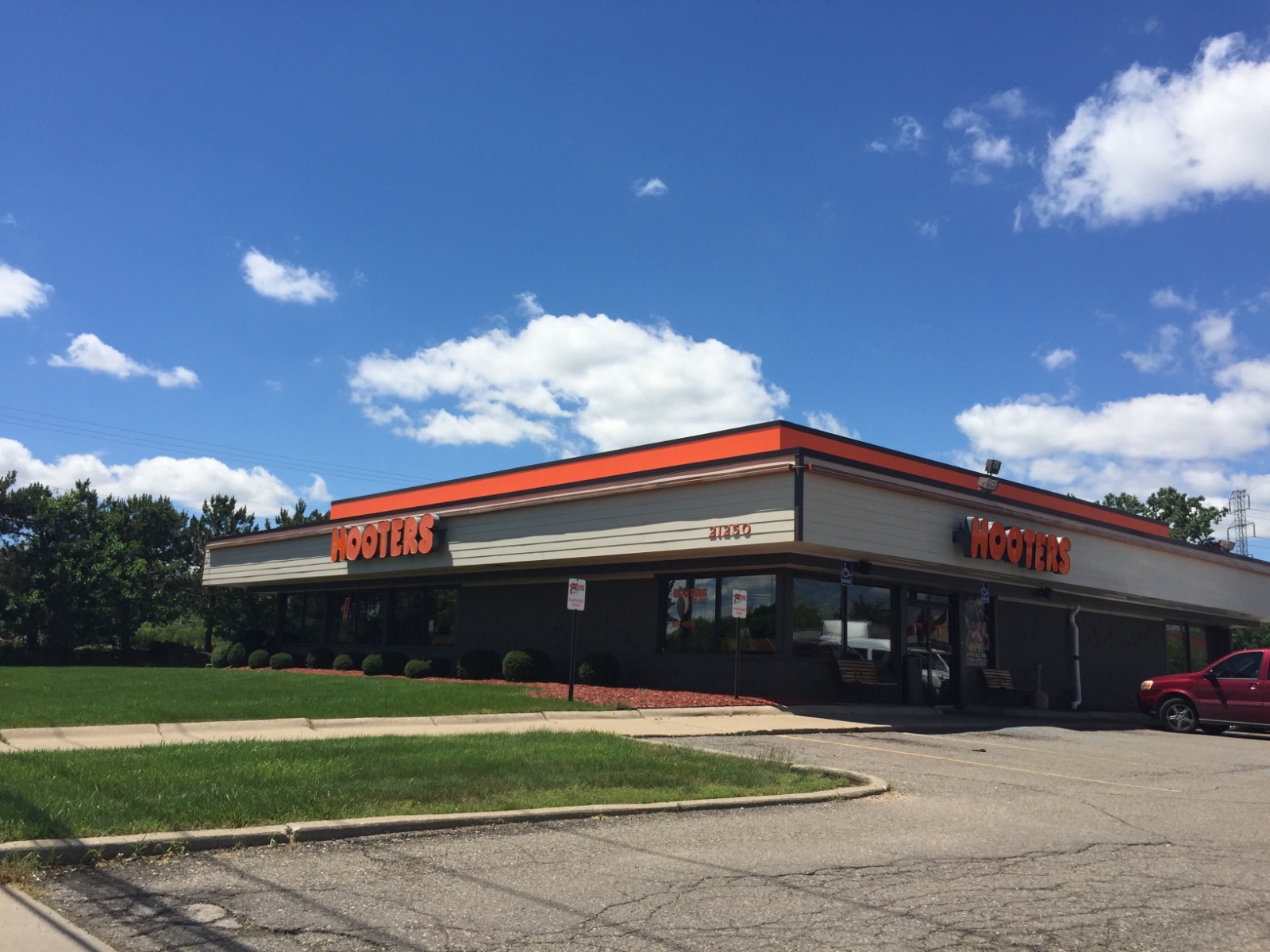 Hooters - Taylor, Michigan