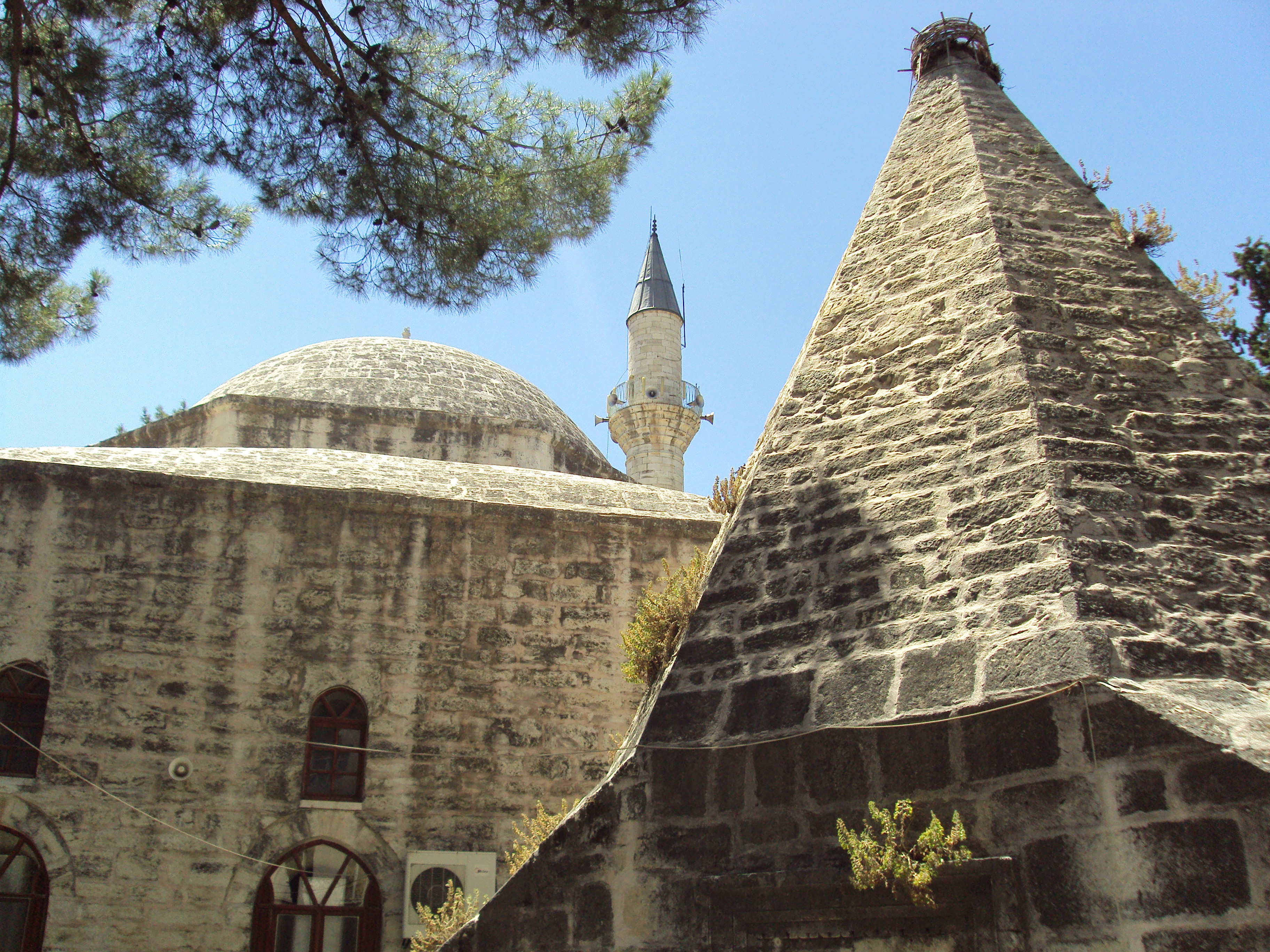 Mosque of La'al Pasha - Mut