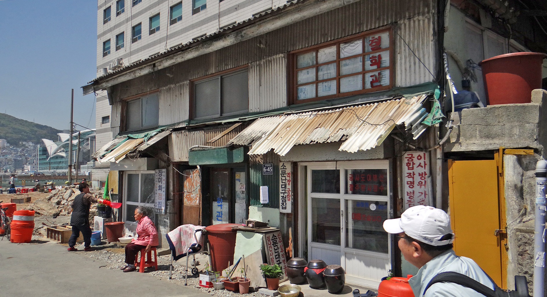 Yeongdo Bridge House