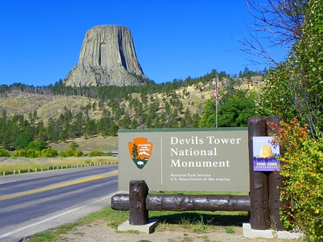 Devils Tower National Monument | natural monument, national park ...