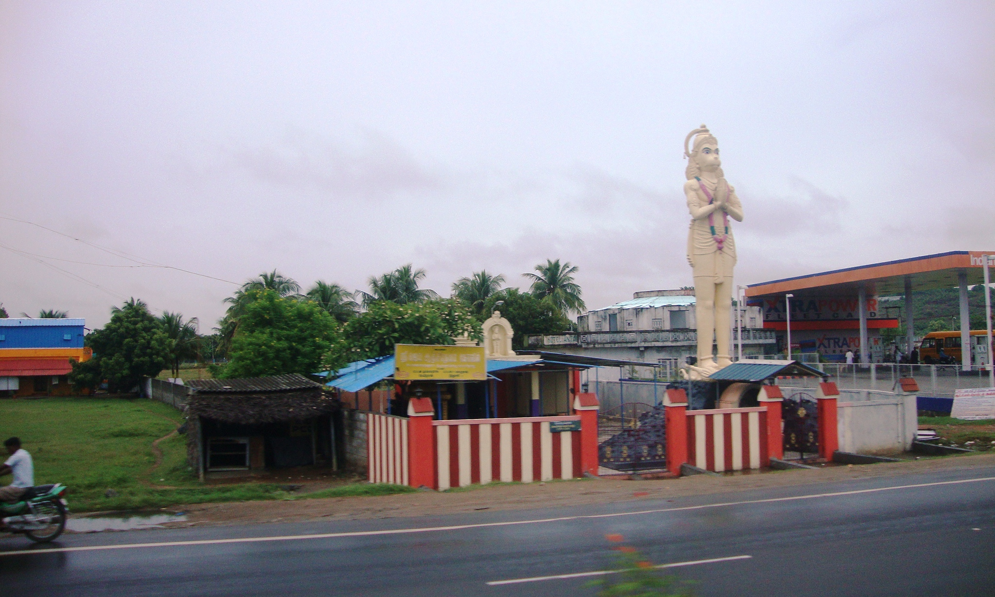 Shri Jai Anjaneyar Temple & Anjaneyar Statue - Perumbair Kandigai