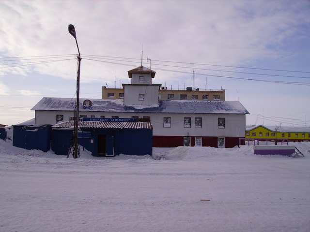 Клуб "Авиатор", гостиница "Уют". - Мыс Шмидта