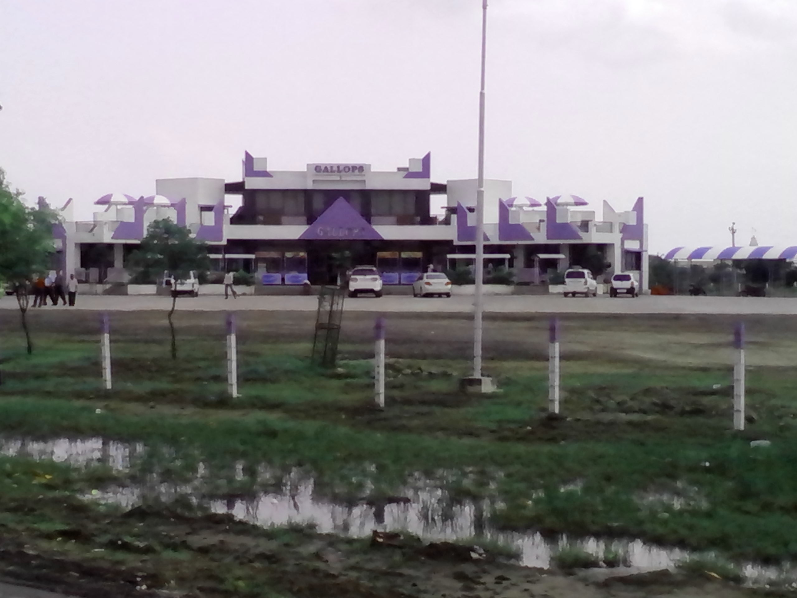 Gallops Food Plaza-Fedara