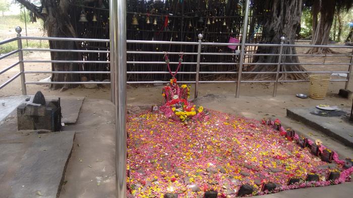 Pallathu Karuppanar Kovil, R. Pattanam | temple