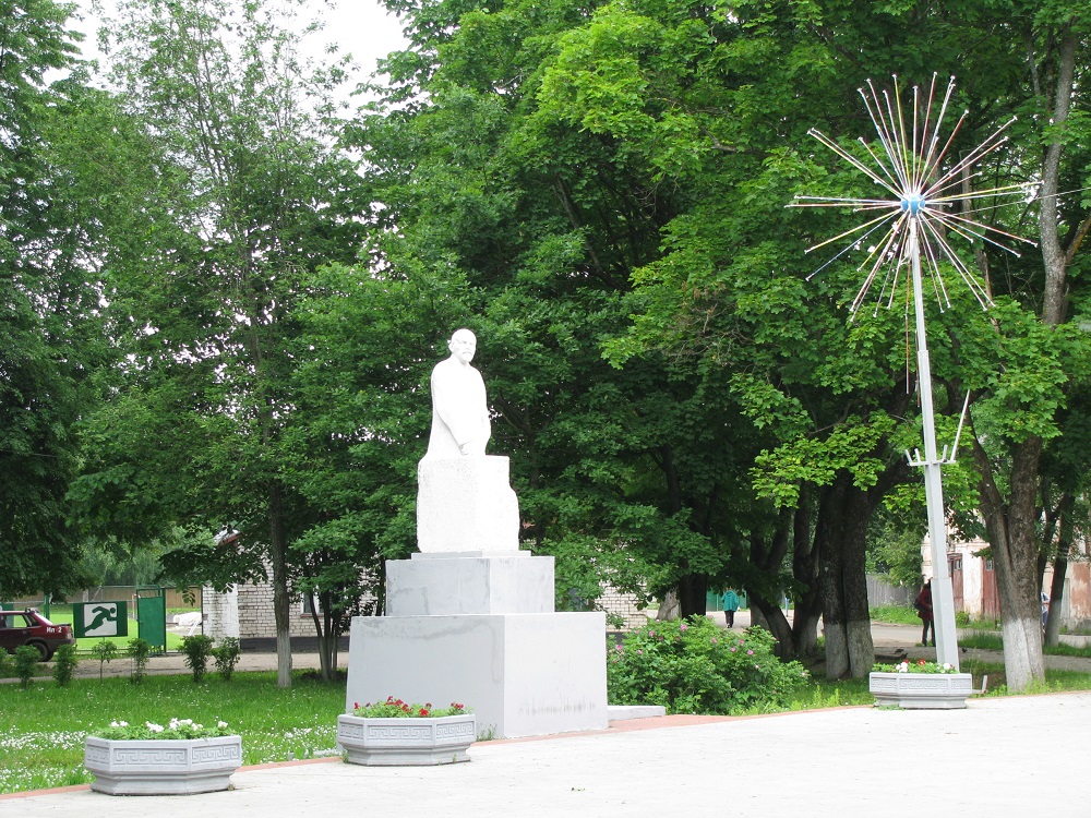 Vladimir Lenin monument - Toropets
