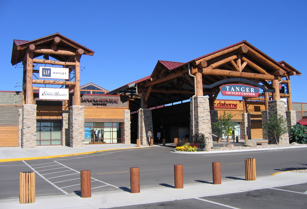 Outlets at the Dells - Lake Delton, Wisconsin (English)