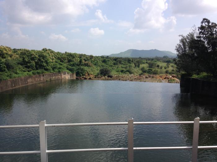 Gadana Dam Spillway - கடனா நதி அணை மதகு.