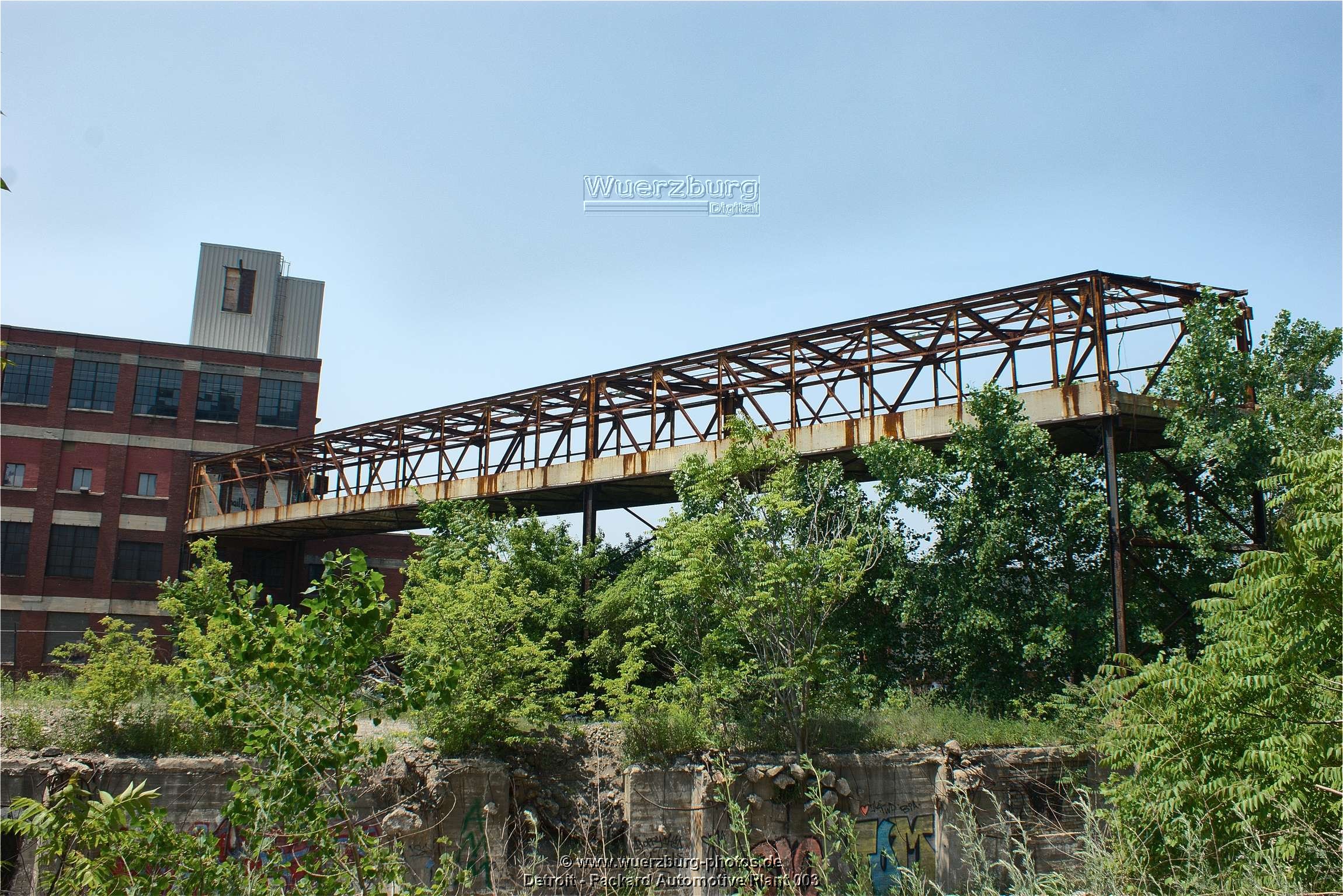 Packard Automotive Plant - Bridge between the factories - Detroit, Michigan