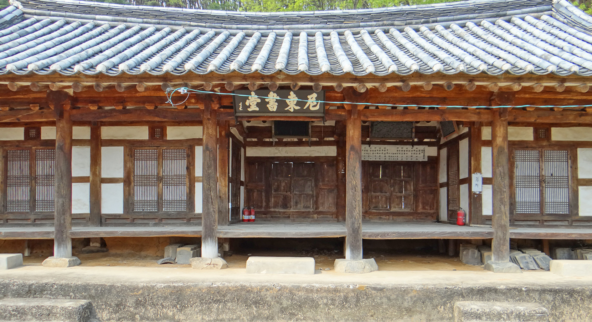 Idong Seodang - Namsa Yedam Hanok Village