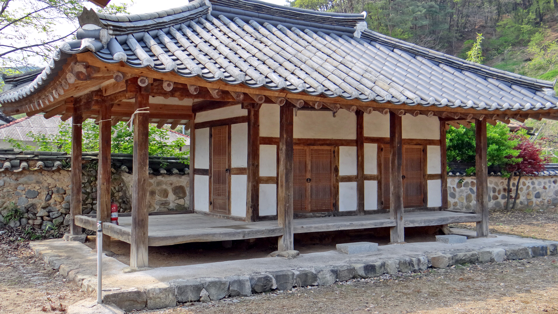 Idong Seodang - Namsa Yedam Hanok Village