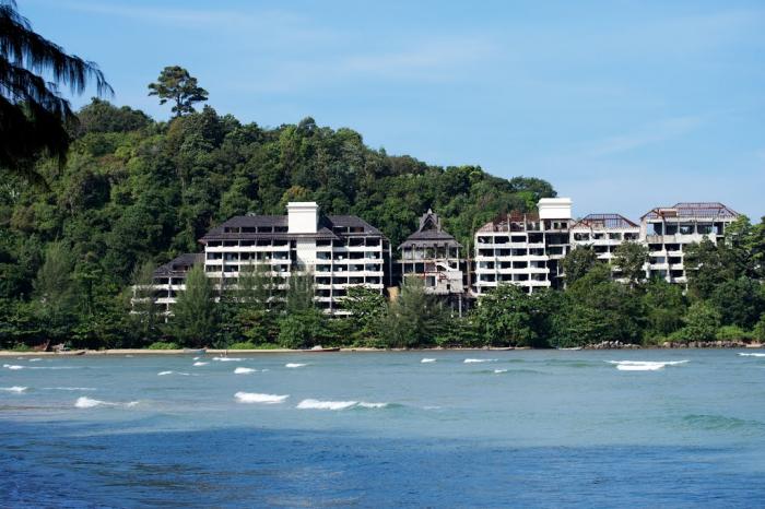 Unfinished Resort (abandoned site/eyesore)