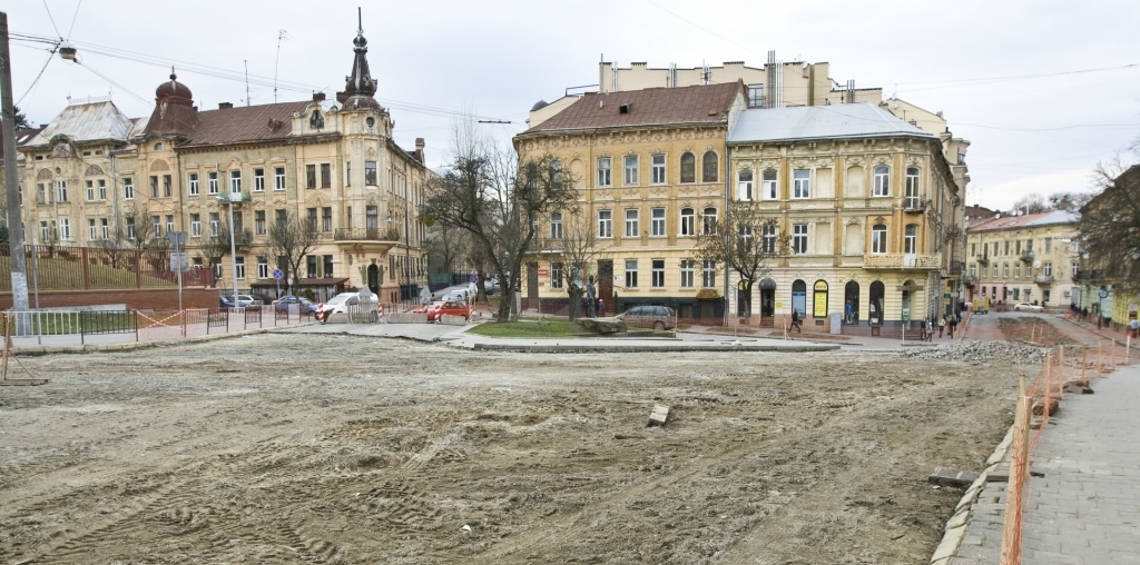 Memorial statue of Ivan Trush - Lviv