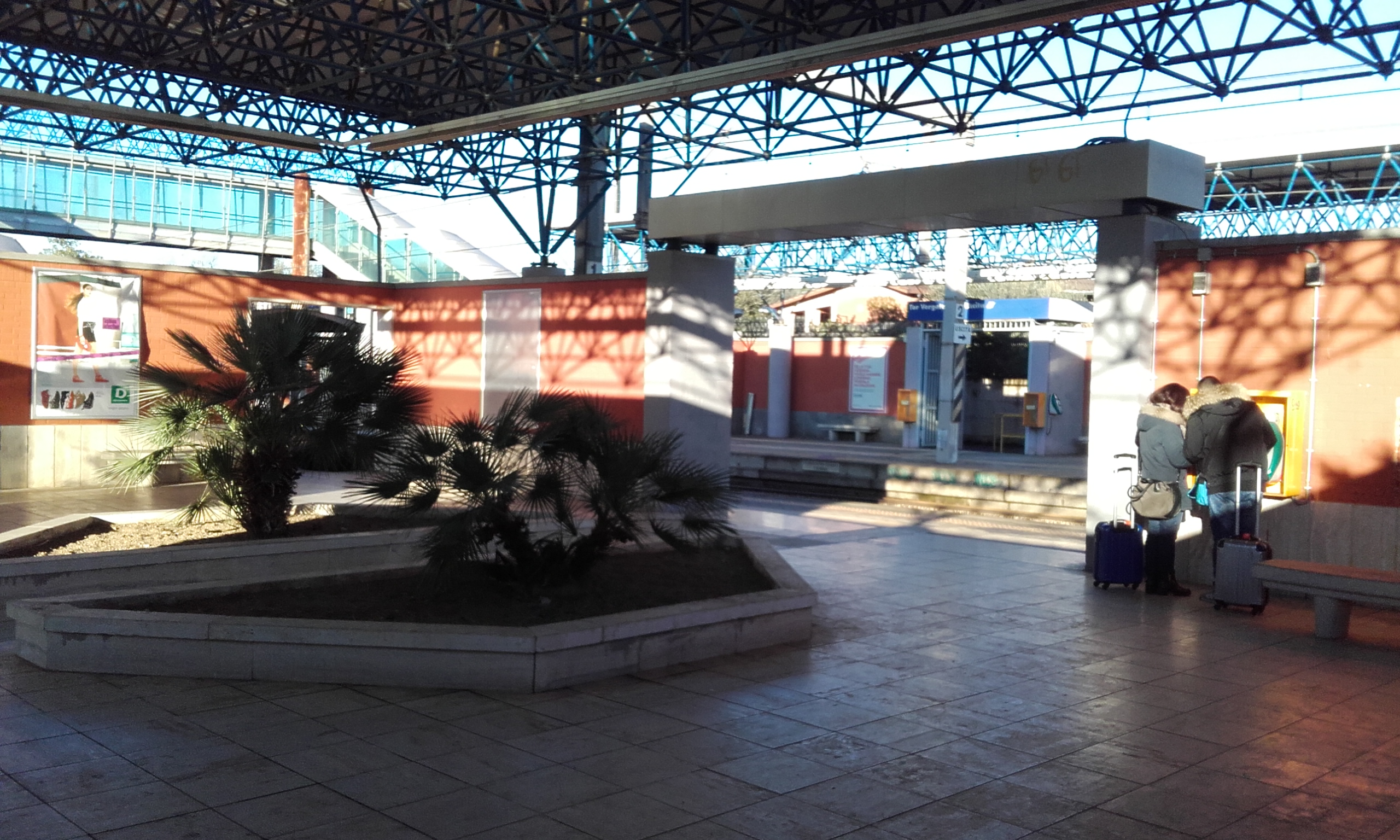 Stazione ferroviaria "Tor Vergata" (Italiano)