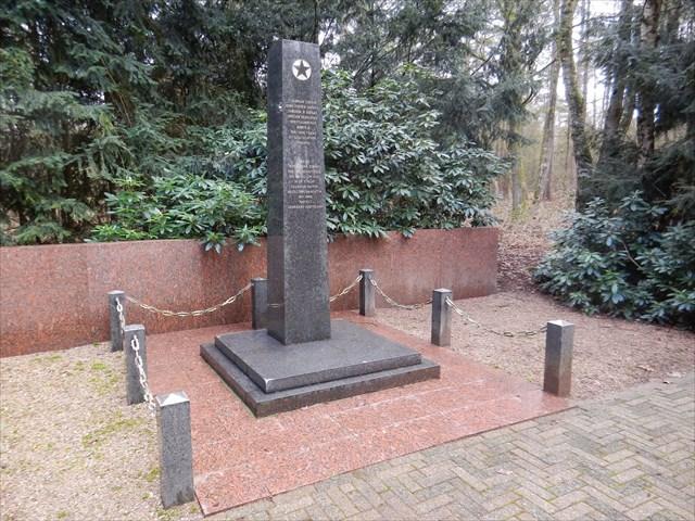 War Memorial WOII 'Koedriest' | Second World War 1939-1945, place with ...