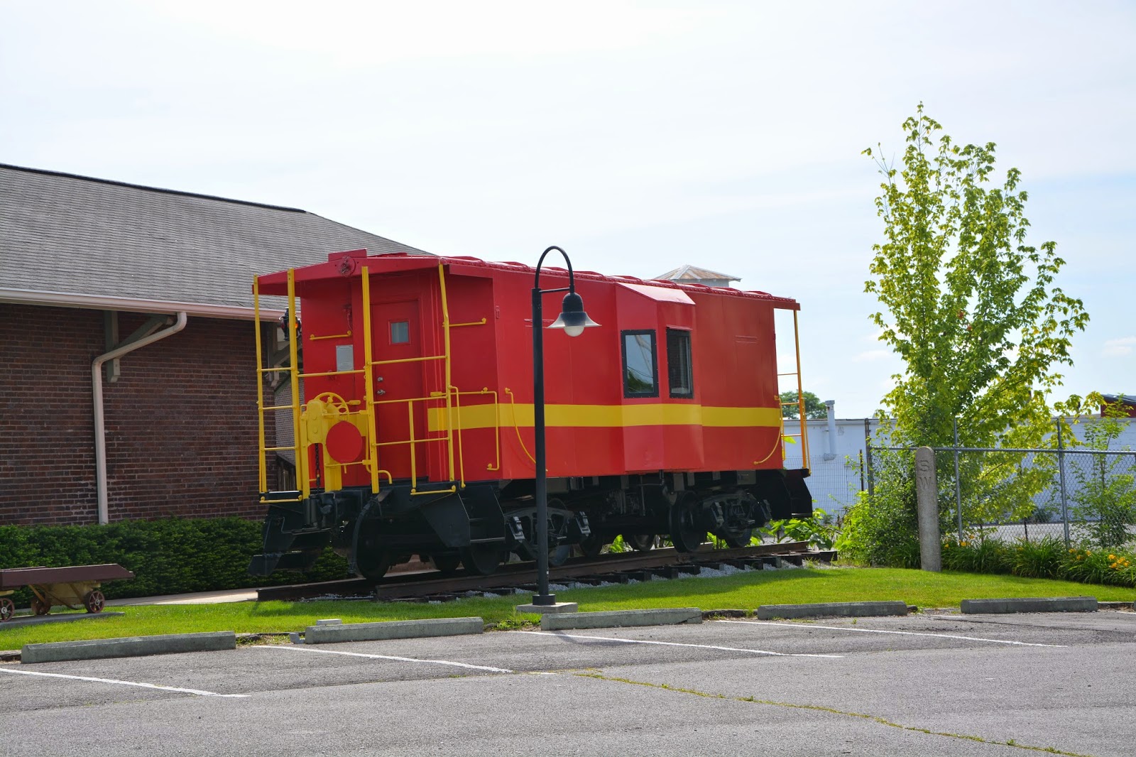 The Little Red Caboose ＃6100 - Crossville, Tennessee