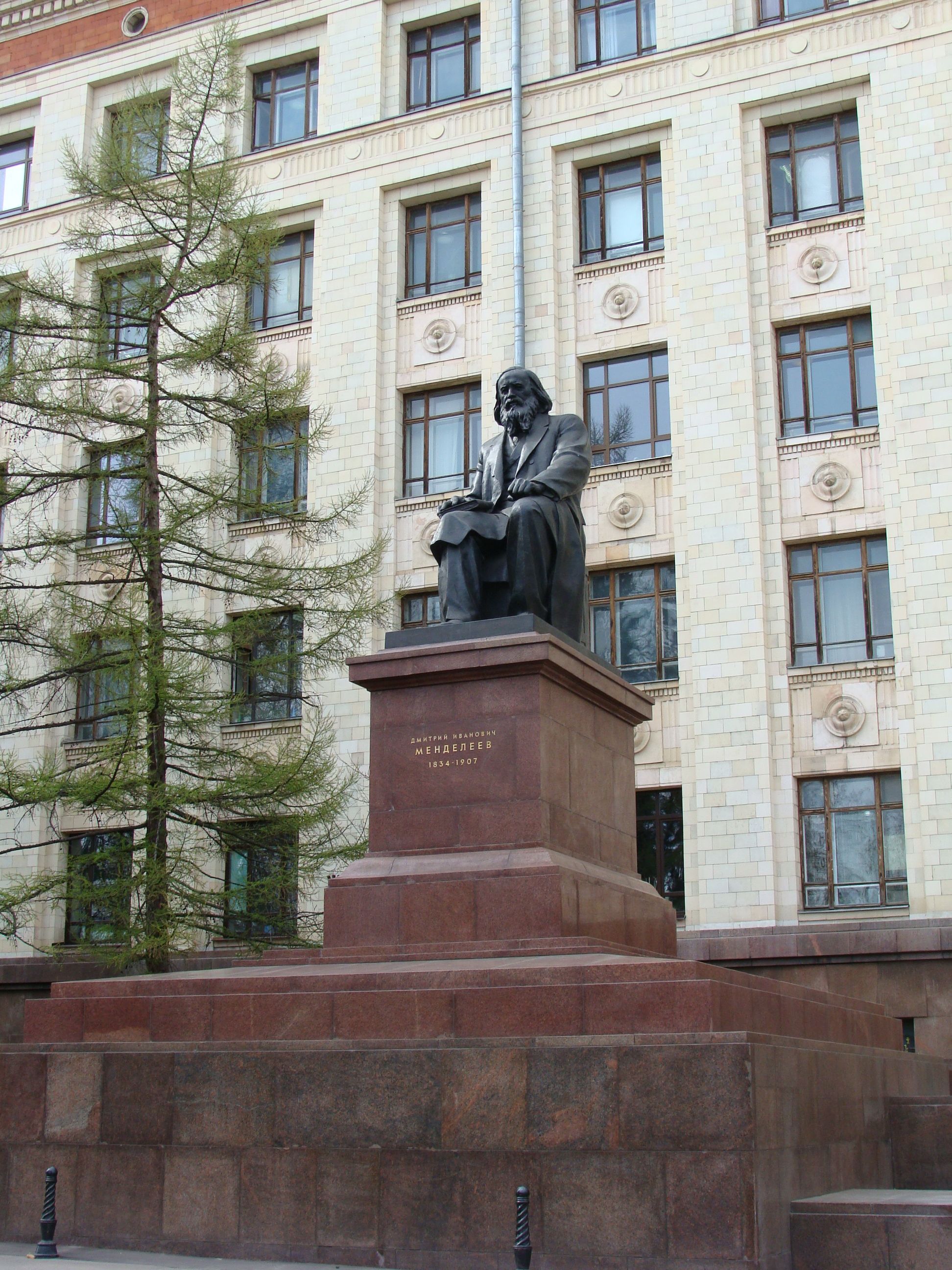 Monument to D.I. Mendeleev - Moscow