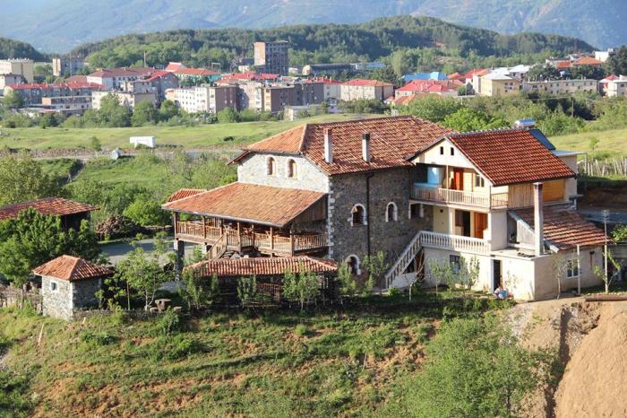 Hani i Përparim Laçit - Pukë | restaurant, guest house