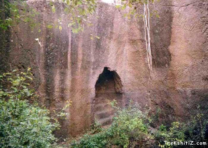 Deep Well with Shiva Temple
