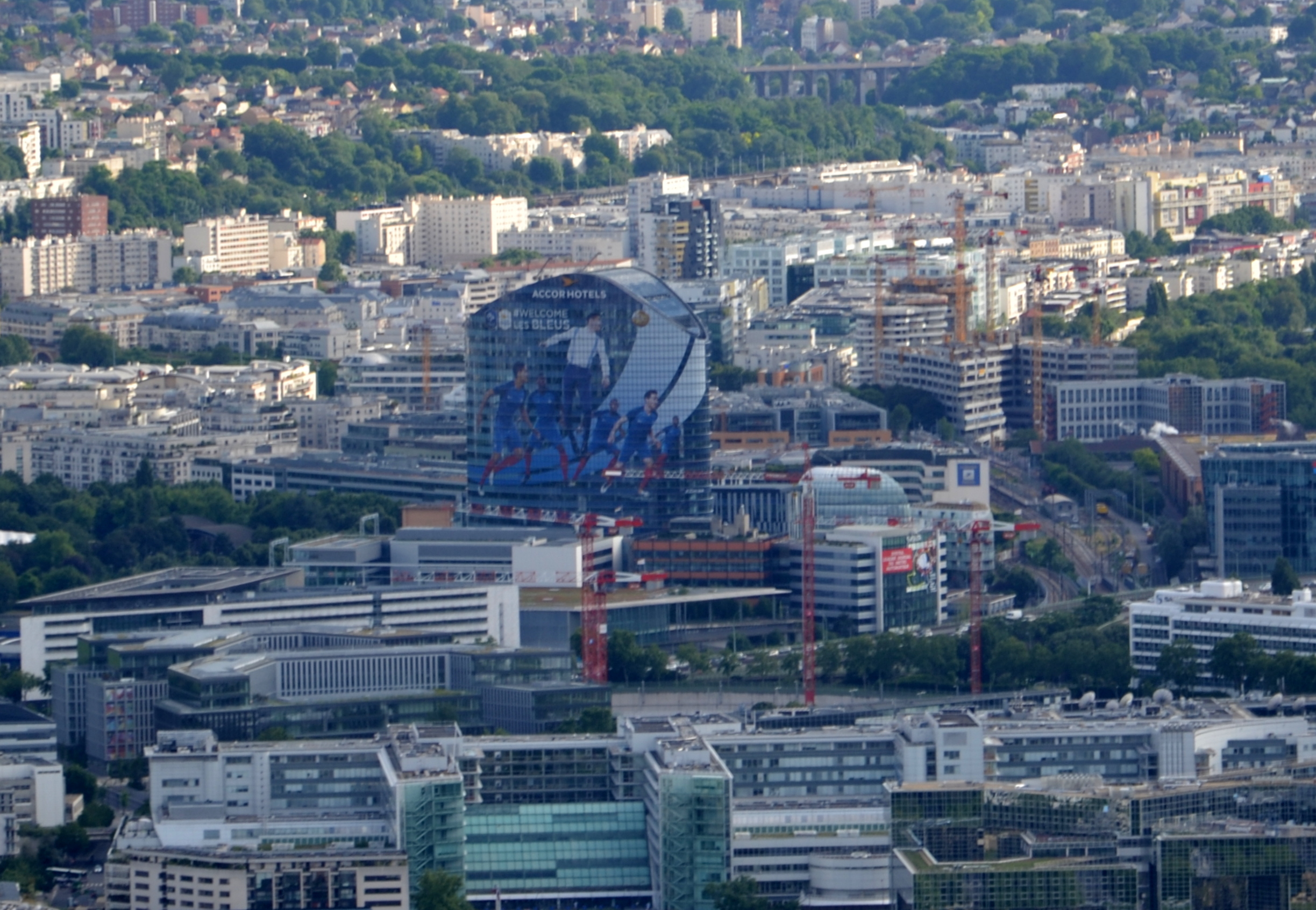 Tour Séquana - AccorHotels - Issy-les-Moulineaux | guichet automatique ...