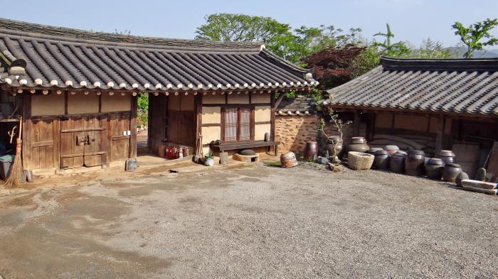 Yi Geum-jae Residence - Boseong Ganggol Traditional Village
