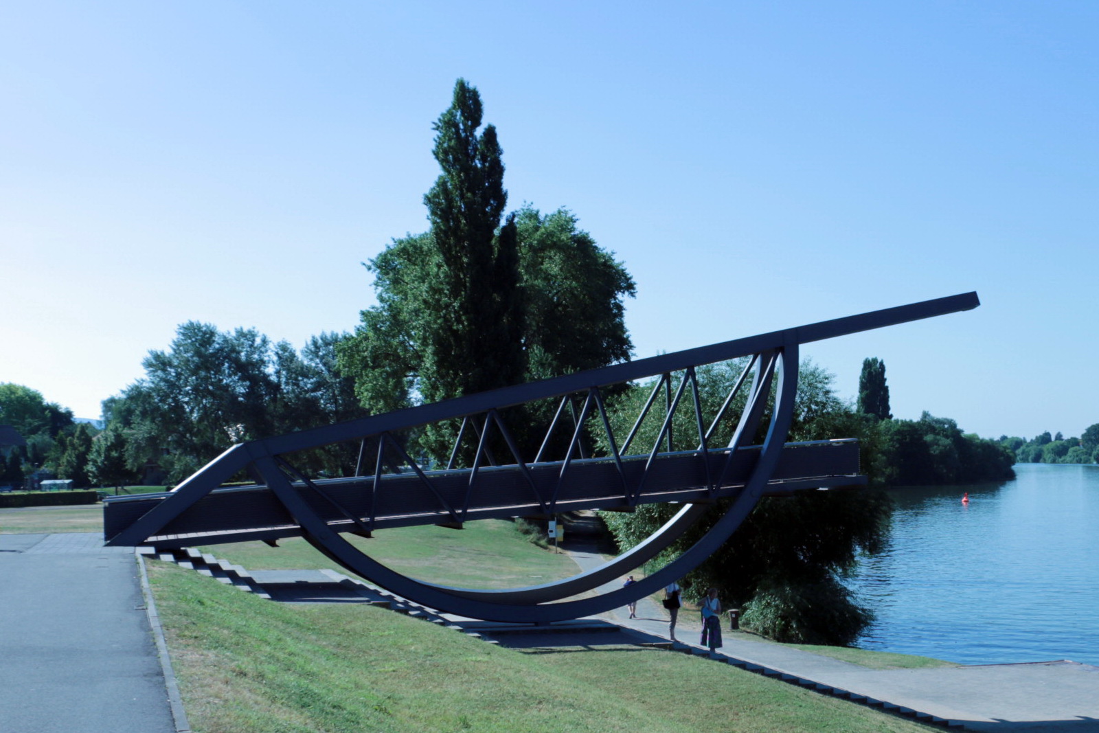 Bury Object - Ladenburg