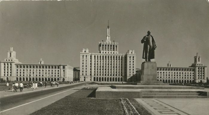 Statue of Lenin (only Pedestal ) - Bucharest
